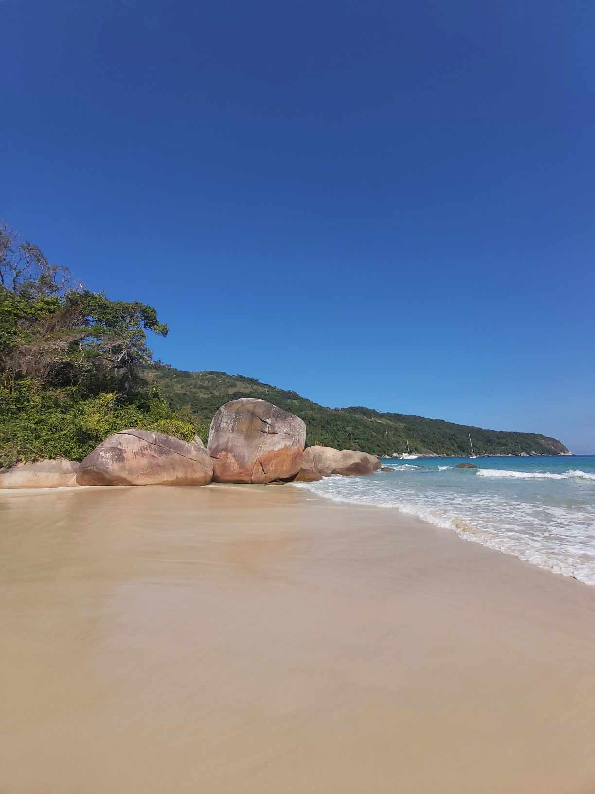Lopes Mendes Ilha Grande: como ir e preços de 2021 - ViaJô Caminhando
